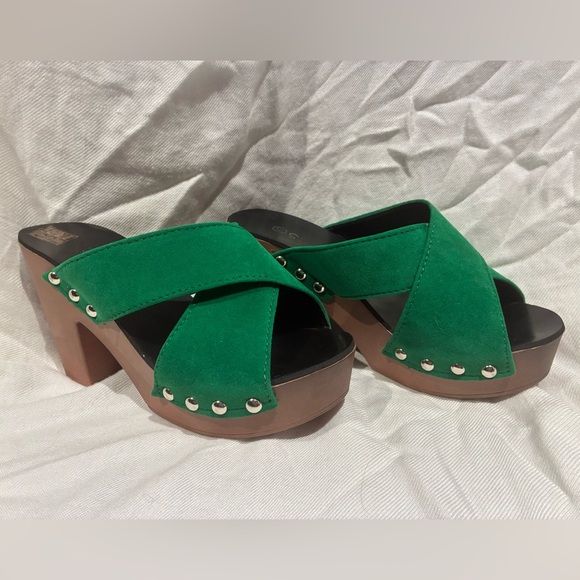 Shoes | Emerald Green Platform Sandals Faux Suede Wgrommets 7s Chic ...